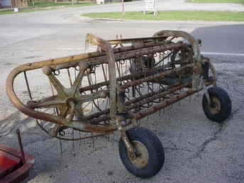 Used Farm Tractors for Sale: Factory Ferguson 3- Point Rake (2009-04-10 ...