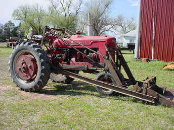 Used Farm Tractors for Sale: Farmall M W/Loader (2009-04-22 ...