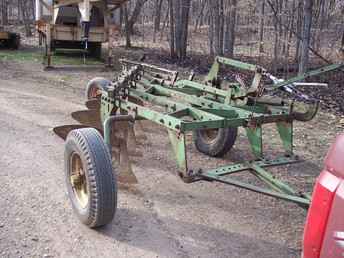 Used Farm Tractors for Sale: John Deere 5 Bottom Plow (2009-04-26 ...