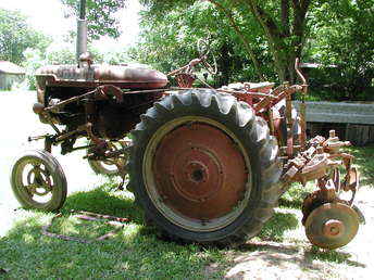Used Farm Tractors for Sale: Farmall Av With Implements (2009-06-13 ...