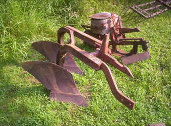 Used Farm Tractors for Sale: Farmall 1PT Two Bottom Plow (2009-06-28 ...