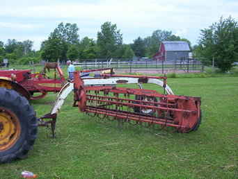 Used Farm Tractors for Sale: New Idea 402 Hay Rake (2009-06-30 ...