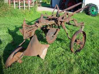 Used Farm Tractors for Sale: Mccormick Deering Plow (2009-07-29 ...