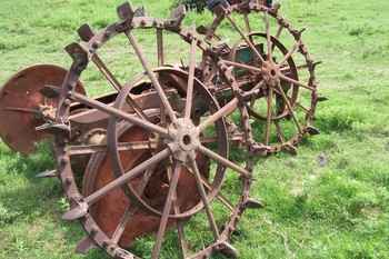 Used Farm Tractors for Sale: Oliver 70 Rear Steel Wheels (2009-08-06 ...