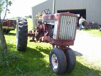 Used Farm Tractors for Sale: Farmall 656 Gas Tractor (2009-09-12 ...