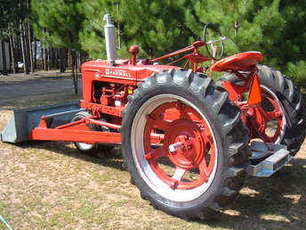 Used Farm Tractors for Sale: Farmall H Loader Chains Bucket (2009-09-23 ...