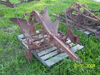 Used Farm Tractors for Sale: Allis Chalmers Two-Way Plow (2009-10-25 ...