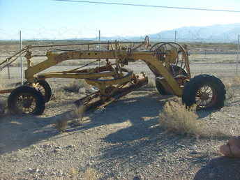 Used Farm Tractors for Sale: Cat 44 Grader (2009-11-08) - Yesterday's ...