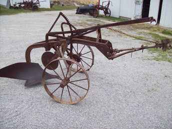 Used Farm Tractors for Sale: A-C One Bottom Plow On Steel (2009-11-15 ...