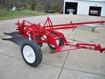 Used Farm Tractors for Sale: Ihc No. 8 Trip Plow 2X14 (2009-11-24 ...