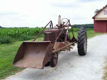 Used Farm Tractors for Sale: Farmall H With Loader (2010-01-02 ...