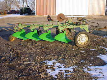 Used Farm Tractors for Sale: John Deere 4 Bottom Plow (2010-02-02 ...