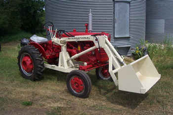 Used Farm Tractors for Sale: Farmall 100 W/1000 Loader (2010-03-07 ...