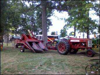 Used Farm Tractors for Sale: Ih 2PR Pull Type Corn Picker (2010-04-08 ...