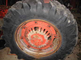 Used Farm Tractors for Sale: 14-9-28'S On Case 400 Rims (2010-04-28 ...
