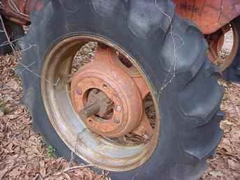 Used Farm Tractors for Sale: 28 Inch Case VAC Rims & Tire (2003-05-26 ...