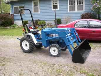 Used Farm Tractors for Sale: Ford/NH 1220 (2003-05-27) - Yesterday's ...