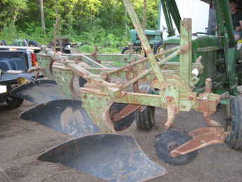 Used Farm Tractors for Sale: John Deere 3 Bottom Plow (2010-06-28 ...