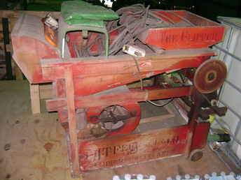 Used Farm Tractors for Sale: Antique Clipper Fanning Mill (2010-08-01 ...