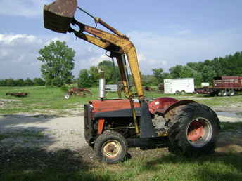 Used Farm Tractors for Sale: Massey Ferguson MF-135 Diesel Loader ...