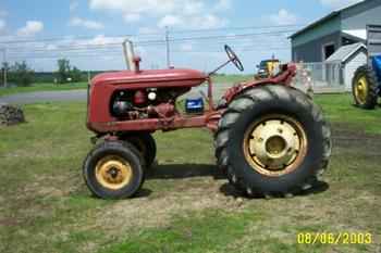 Used Farm Tractors for Sale: Cockshutt 20 Red And 35 Delux (2003-06-12 ...