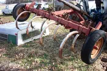 Used Farm Tractors for Sale: Chisel Plow 3 Point 9 Shank (2003-08-18 ...
