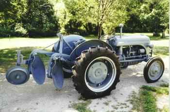Used Farm Tractors for Sale: Dearborn Disc Plow (2003-08-24 ...