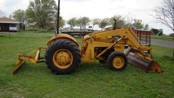 Used Farm Tractors for Sale: Massey Ferguson MF-40 Loader Tractor ...