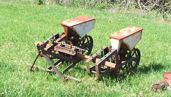 Used Farm Tractors for Sale: Cole 3PT 2 Row Corn Planter (2011-12-08 ...