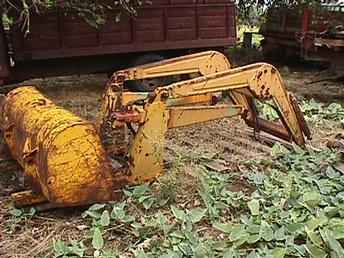 Used Farm Tractors for Sale: Davis? Front-End Loader (2003-09-08 ...