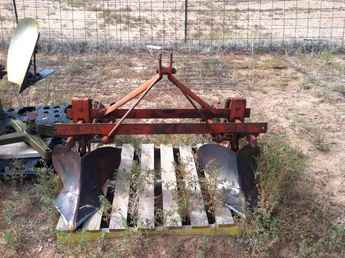 Used Farm Tractors for Sale: 2ROW Middle Buster 3-Point (2012-11-05 ...