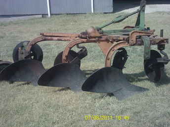 Used Farm Tractors for Sale: Case Eagle Hitch 3 Bottom Plow (2013-01-03 ...