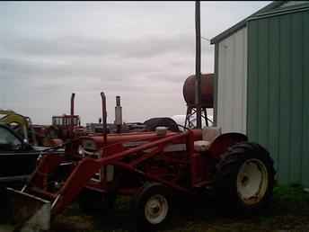 Used Farm Tractors for Sale: Ih 460 Utility With Loader (2003-11-09 ...