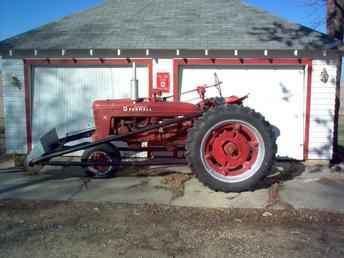 Used Farm Tractors for Sale: Farmall H & Loader (2003-11-23 ...