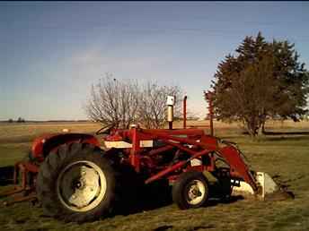 Used Farm Tractors for Sale: Ih 460 Utility With Loader (2003-12-25 ...