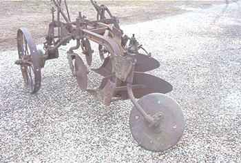 Used Farm Tractors for Sale: Ihc Little Genius 2X14 Plow (2004-02-19 ...