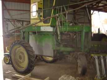 Used Farm Tractors for Sale: John Deere 700 Highboy Sprayer (2004-02-29 ...