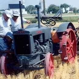 Used Farm Tractors for Sale: 1937 R Case Tractor (2004-02-29 ...
