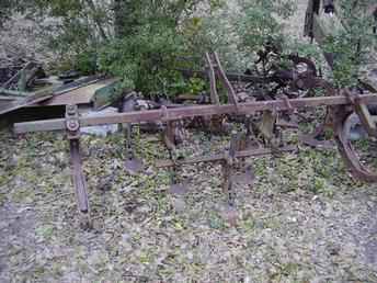 Used Farm Tractors for Sale: Three-Point Implement Bar (2004-03-02 ...