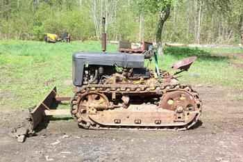 Used Farm Tractors for Sale: Oliver HG 68 Crawler W/Blade (2004-05-04 ...