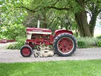Used Farm Tractors for Sale: Farmall 340 (2004-07-23) - Yesterday's ...