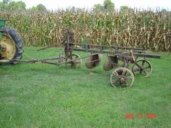 Used Farm Tractors for Sale: Antique Moline Disk Plow (2004-08-17 ...