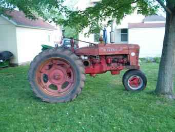 Used Farm Tractors for Sale: Last Chance On A *Cheap* H (2004-08-30 ...