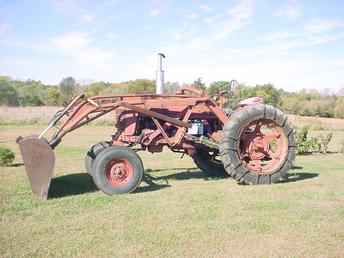 Used Farm Tractors for Sale: H Farmall Wide Front, Loader (2004-10-25 ...
