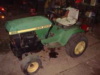 Used Farm Tractors for Sale: 1977 J.D. 300 (2005-01-19) - Yesterday's ...