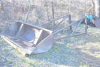 Used Farm Tractors for Sale: Enloader/Trip Bucket (2005-01-22 ...