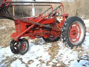 Used Farm Tractors for Sale: 1945 Farmall H & Loader (2005-03-14 ...