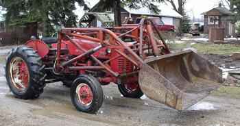 Used Farm Tractors for Sale: Ih 300 Utility W/ Loader (2005-03-20 ...