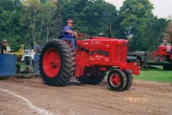 Used Farm Tractors for Sale: Farmall M "Pulling Tractor" (2005-03-23 ...