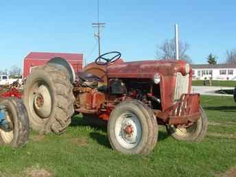 Used Farm Tractors for Sale: 600 Ford (2005-04-04) - Yesterday's Tractors